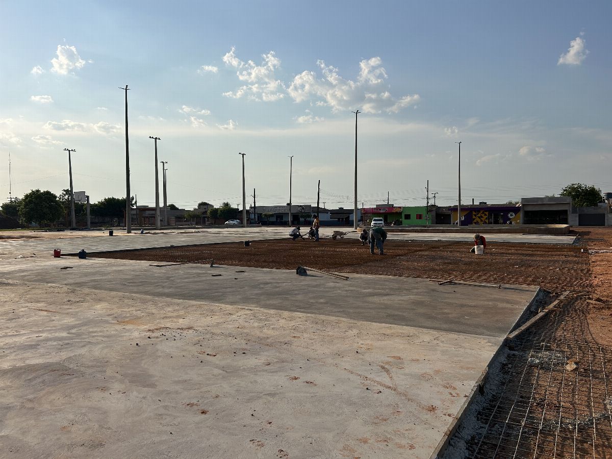Prefeitura de Juína - Obra da Praça do Módulo 06 entra em fase final